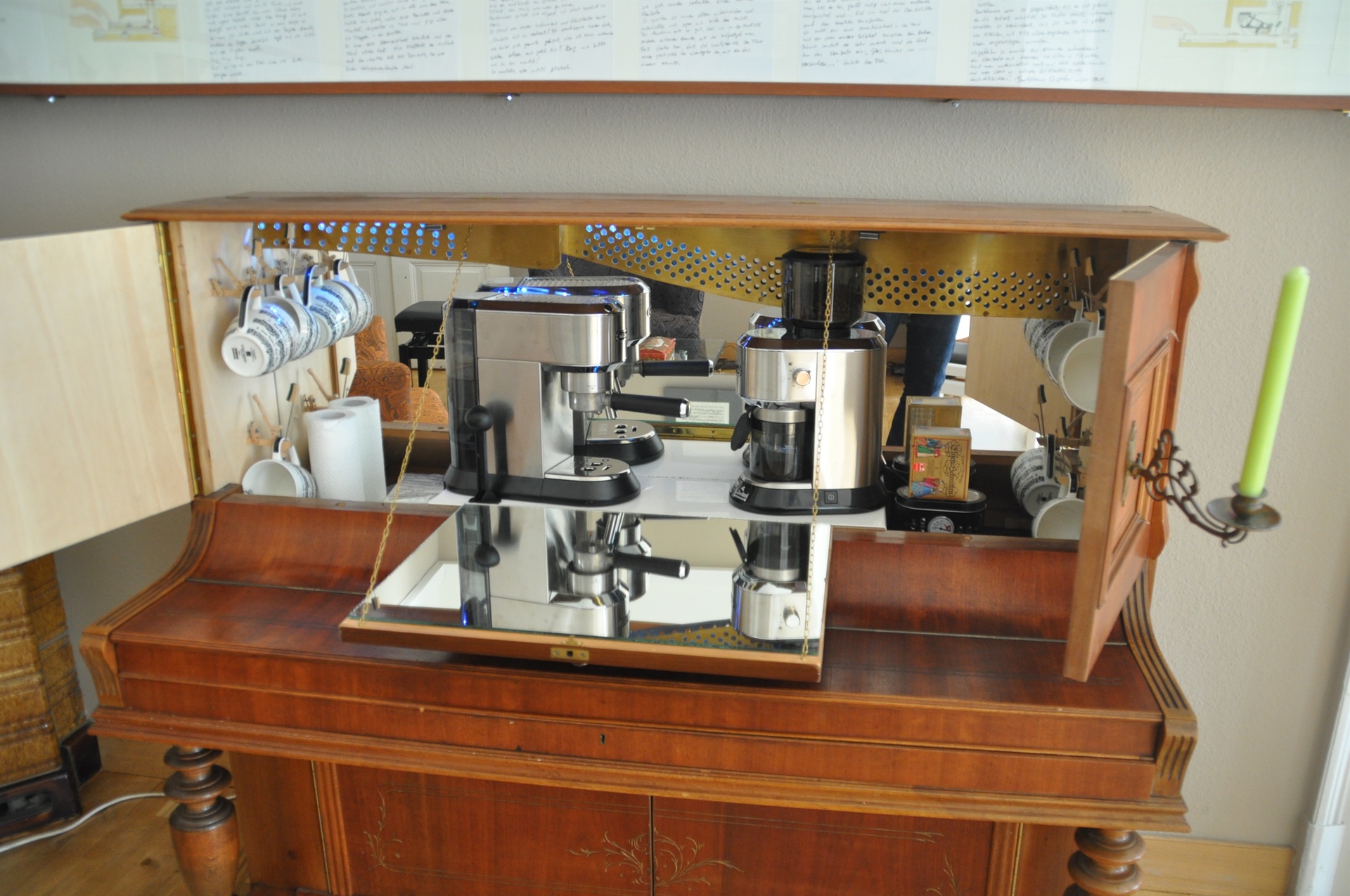 Pianos: Cafe-Bar-Piano